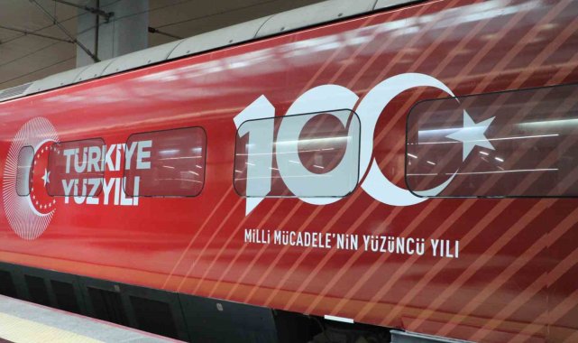 29 Ekim Cumhuriyet Bayramı'na özel olarak kaplanan 100. yıl treni ...