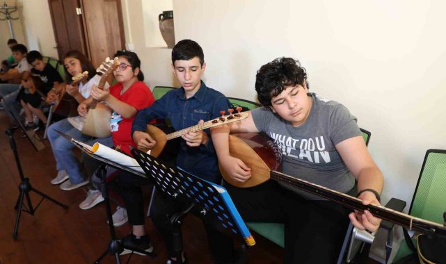 Talas Musiki Cemiyetinde Bağlama Kursu - GÜNDEM - Karaman Olay